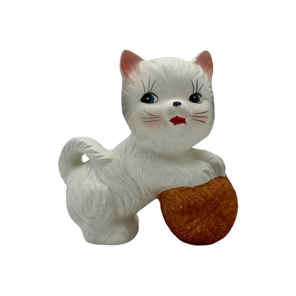 Chadwicks | Accents | 95s Vintage Chadwick White Porcelain Kitten Cat ...